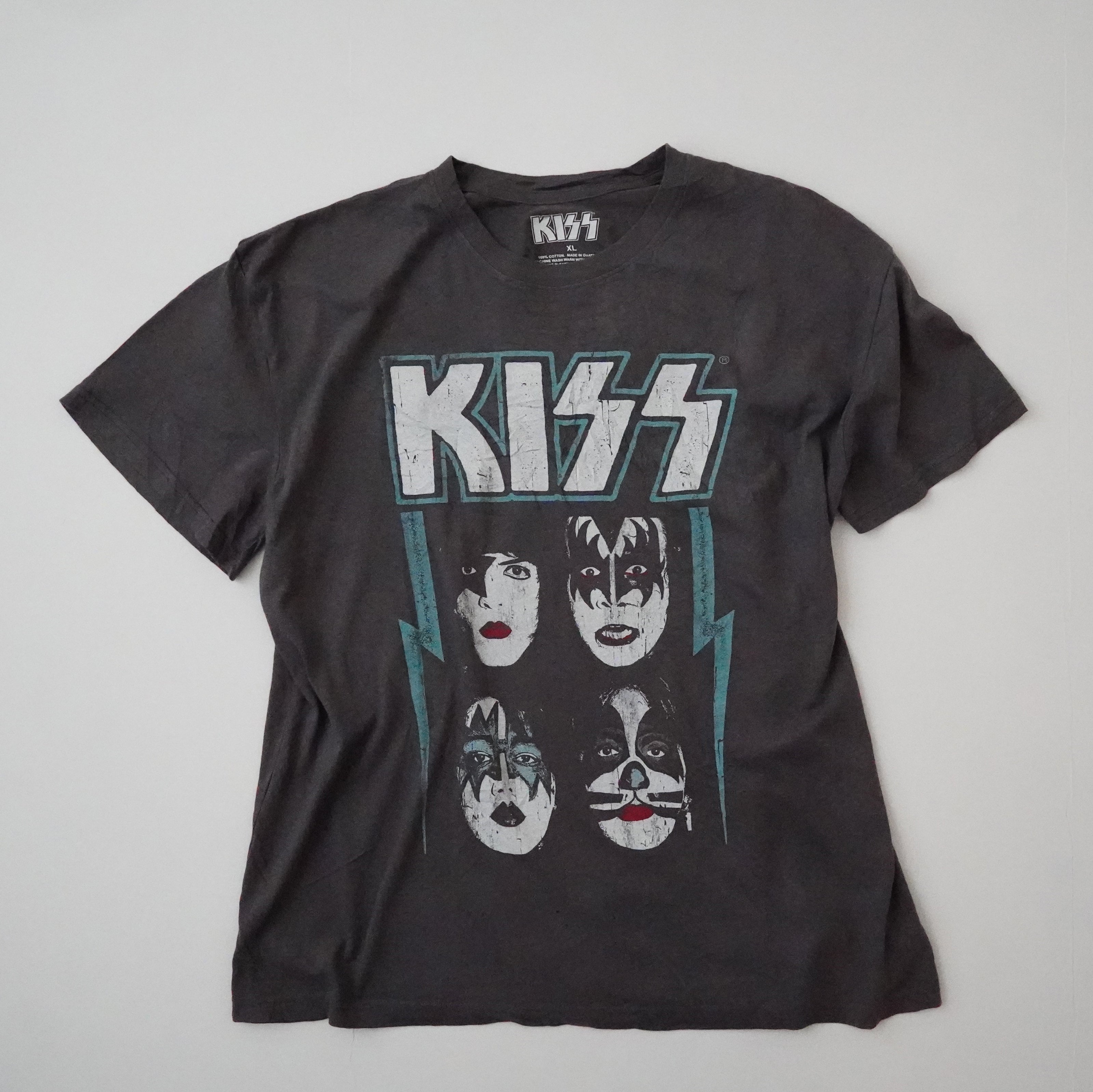KISS tee – NEVERKNOWS
