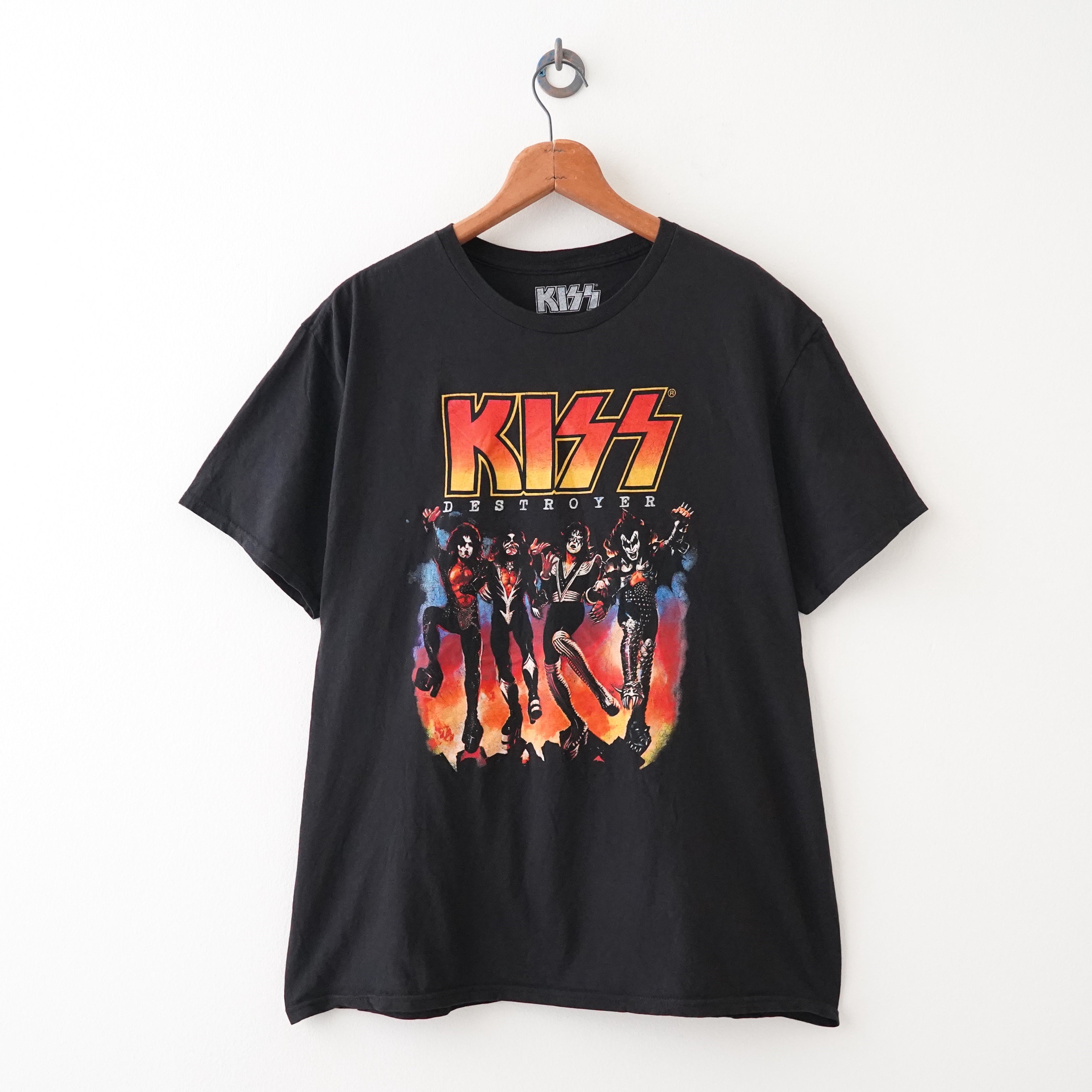 KISS tee – NEVERKNOWS