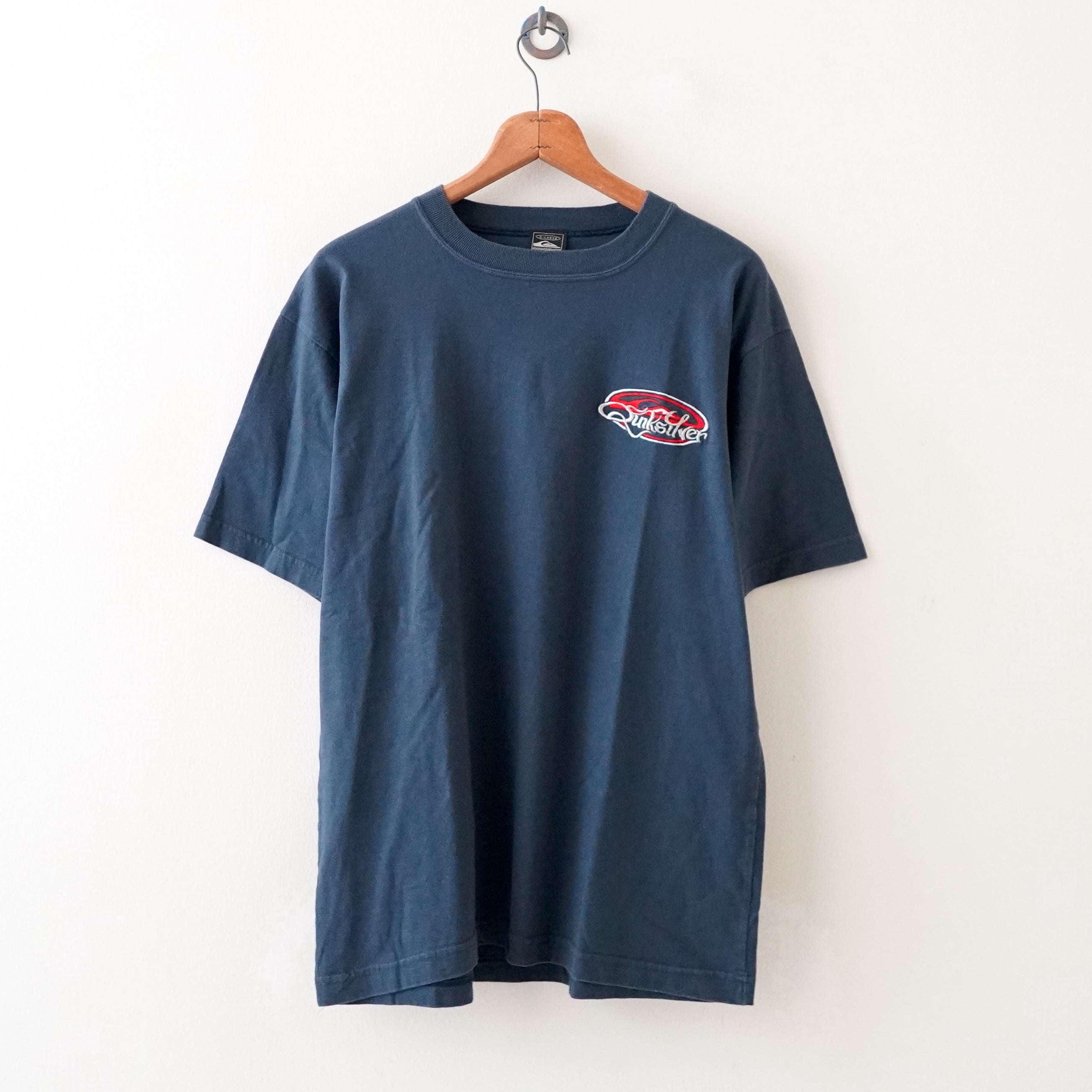 Quicksilver logo tee – NEVER KNOWS
